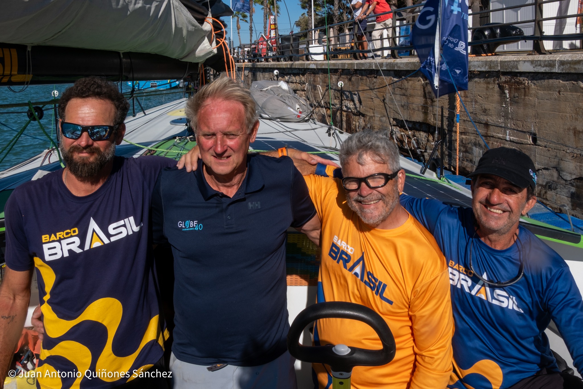 Así se vive una regata a bordo del Barco Brasil de la Globe 40 en Cádiz