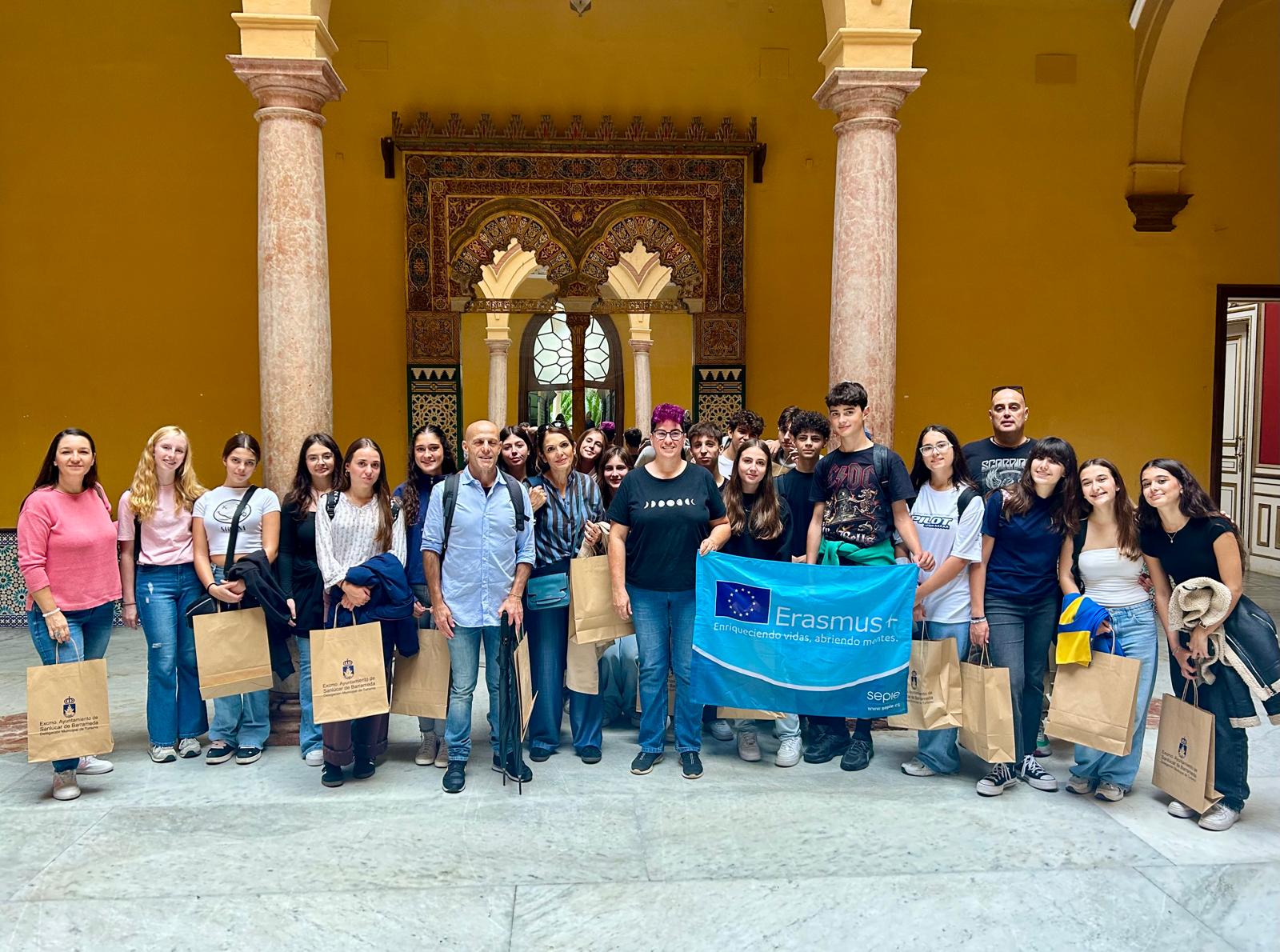 Sanlúcar recibe a profesorado y alumnado del instituto italiano ITCG ...