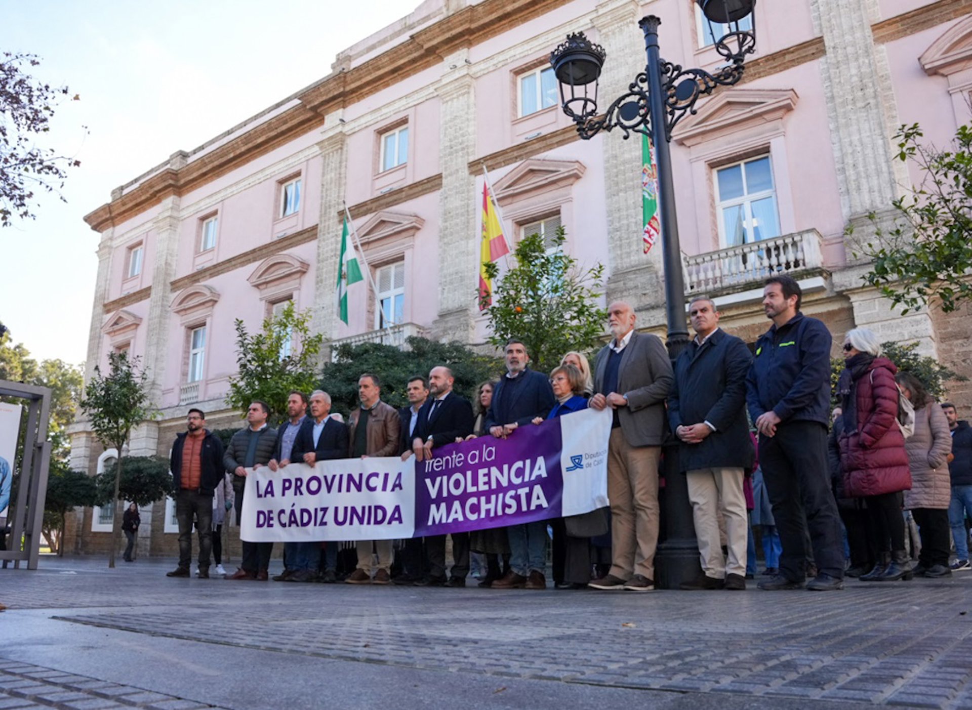 La Diputación de Cádiz guarda un minuto de silencio por el asesinato ...