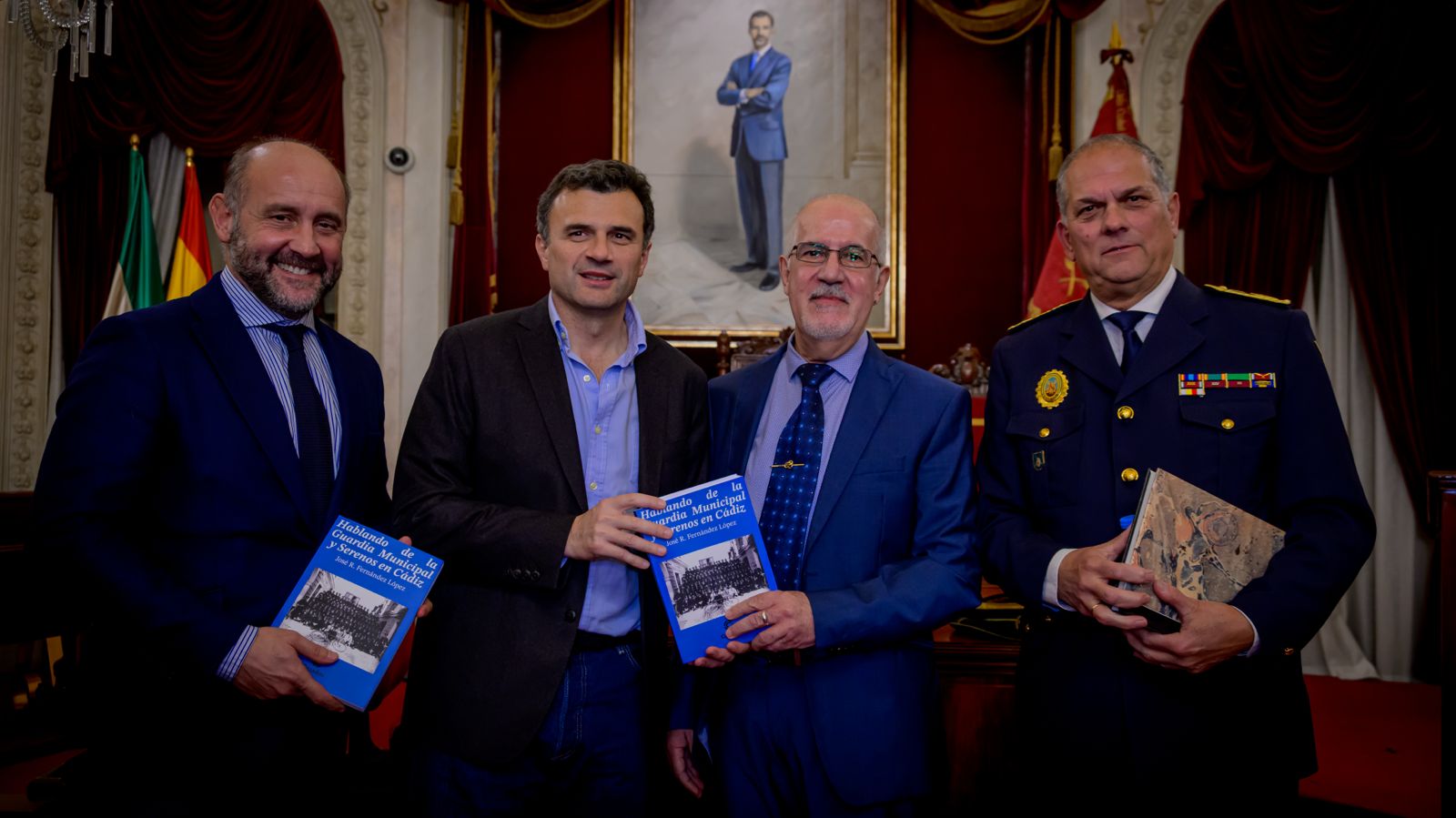 Presentado en Cádiz un libro que reúne casi dos siglos de historia de ...